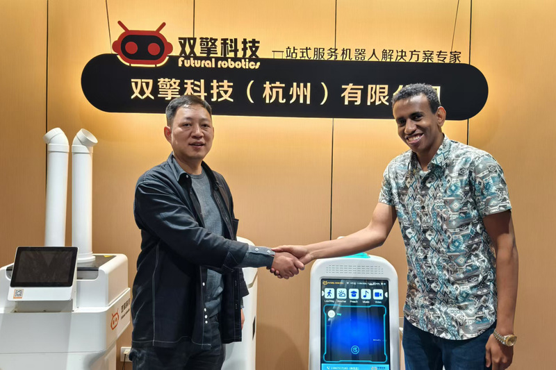 Middle Eastern clients personally visit Dual-Engines Technology to ...